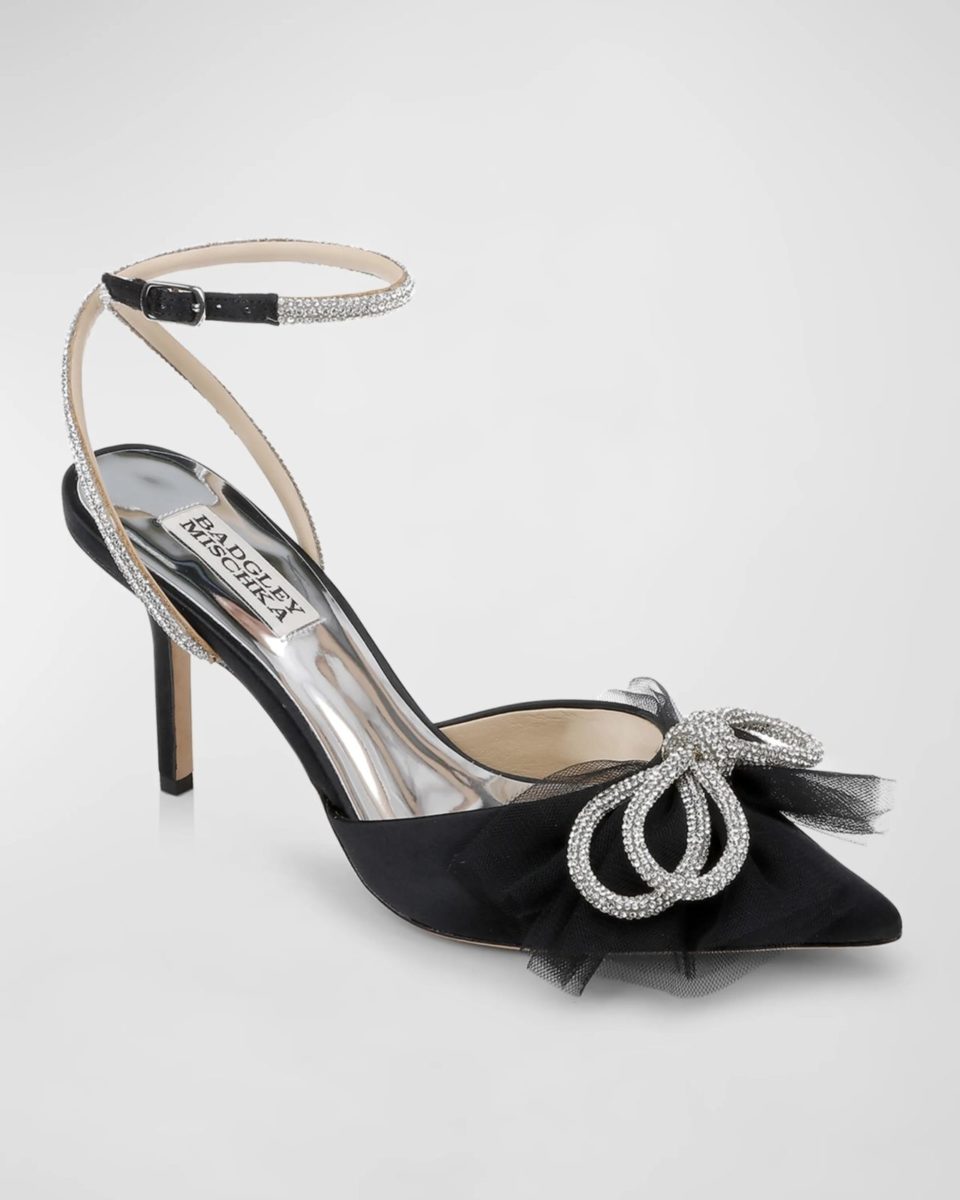 The Best Holiday Outfits for 2023: What to Wear to a Holiday Party ...