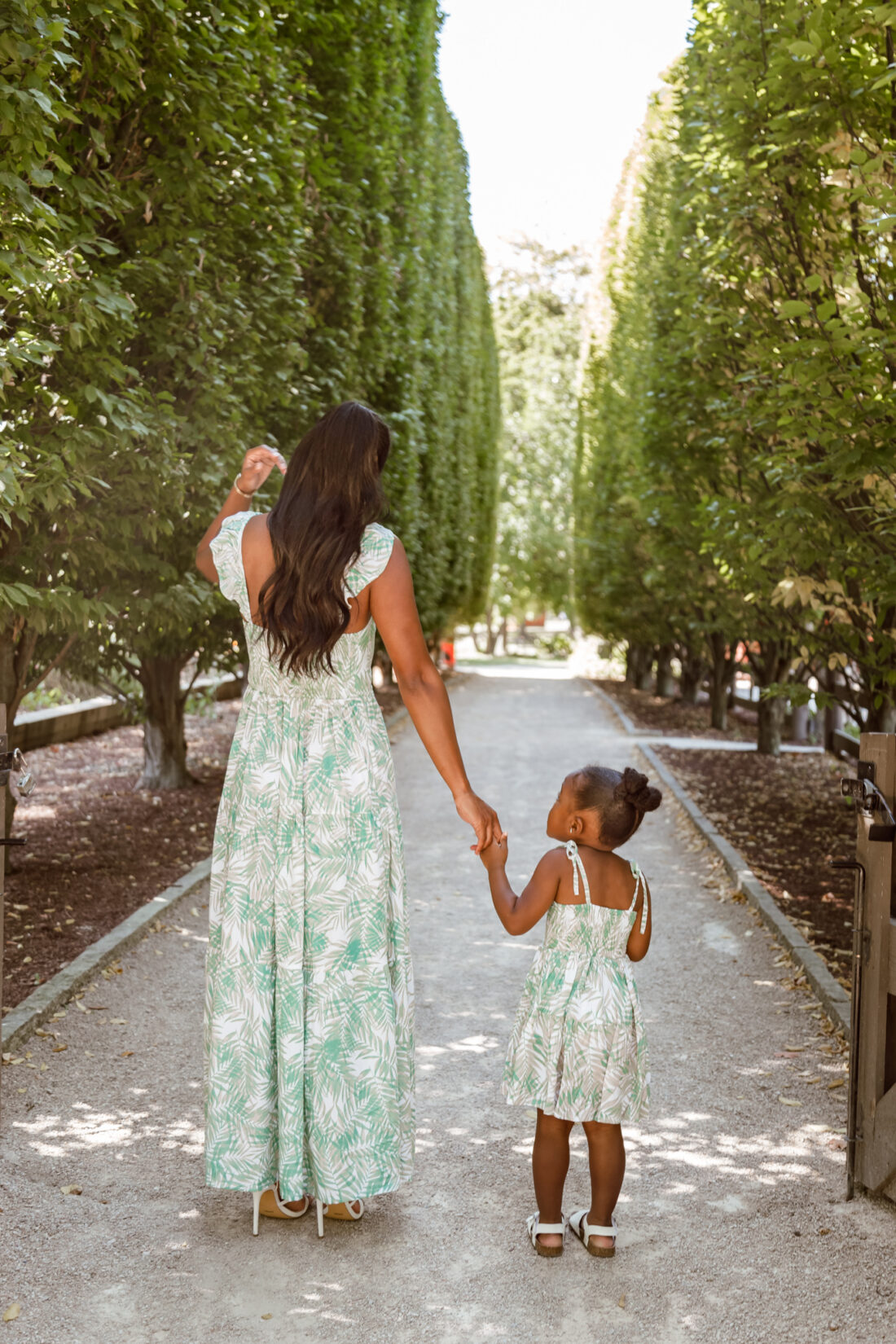 What to Wear for Family Holiday Card Photos - How to Plan Out The Best ...